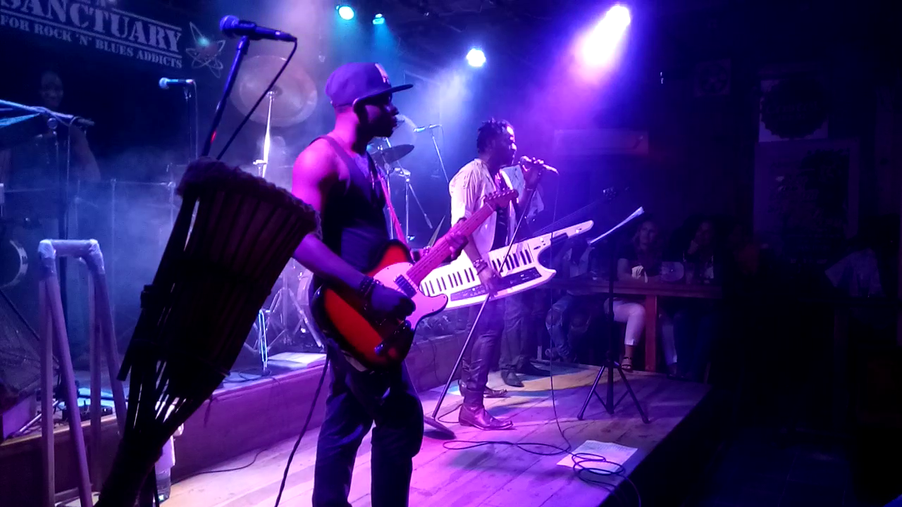 Guy Mapoko Koudakoll donne un grand show au ’’Sanctuary’’Partie1 – Guy ...